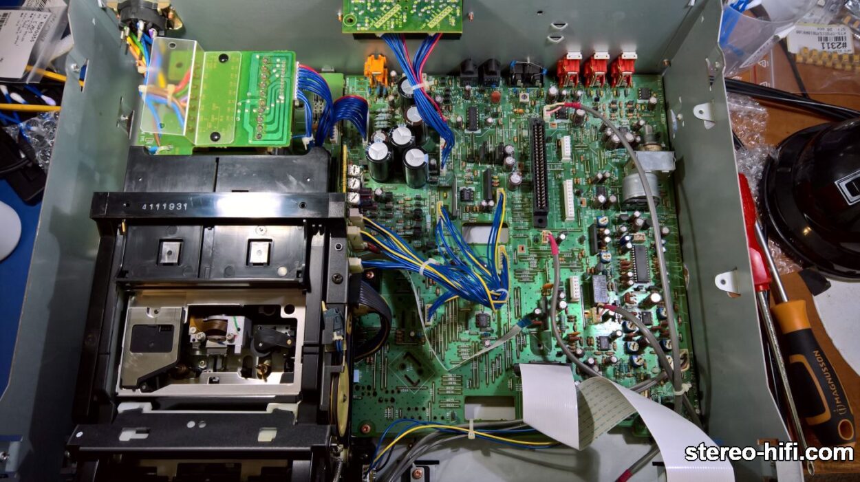 Marantz DD, DAC 7 bitstream, 20 bit, 8 x overs.|stereo-hifi.com